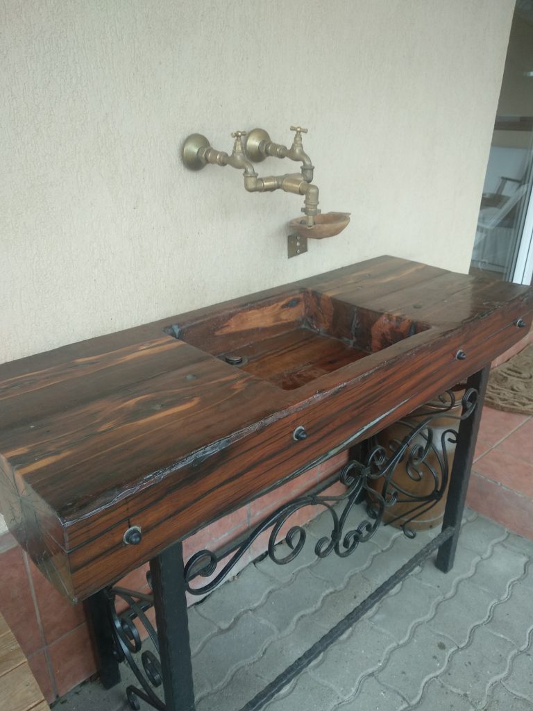 Lucrari din lemn - Chiuveta curte | WOODWEB